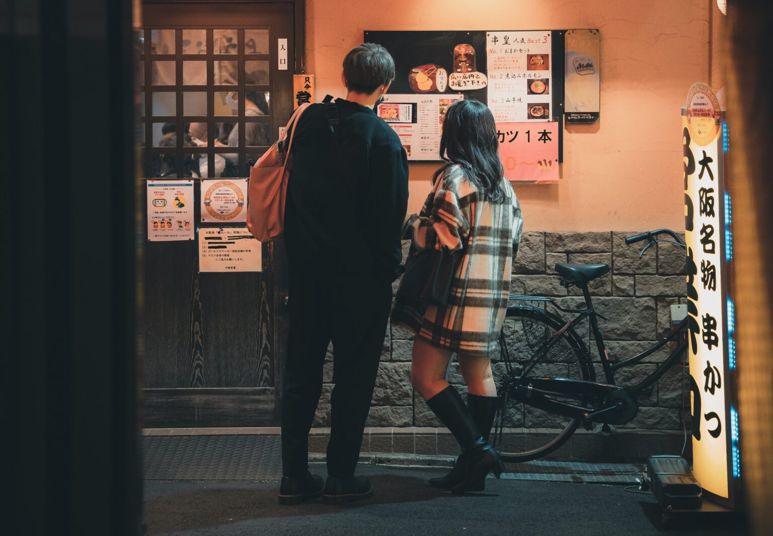 蛙化現象と蛇化現象とは？意味や違い、原因を徹底解説【Z世代の恋愛心理と克服法】 | PinTo Times